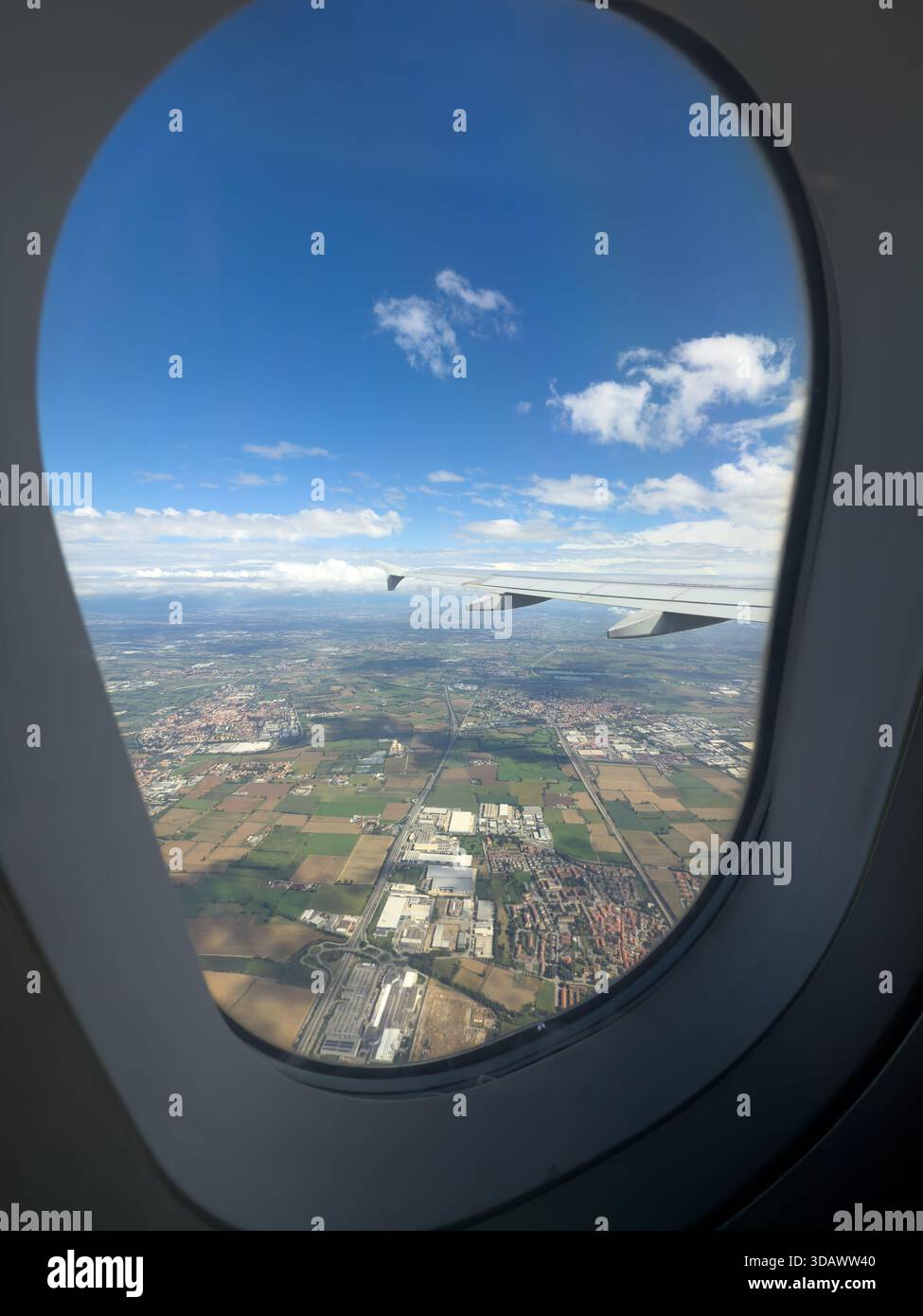 Aerial view from descending aircraft hi-res stock photography and ...