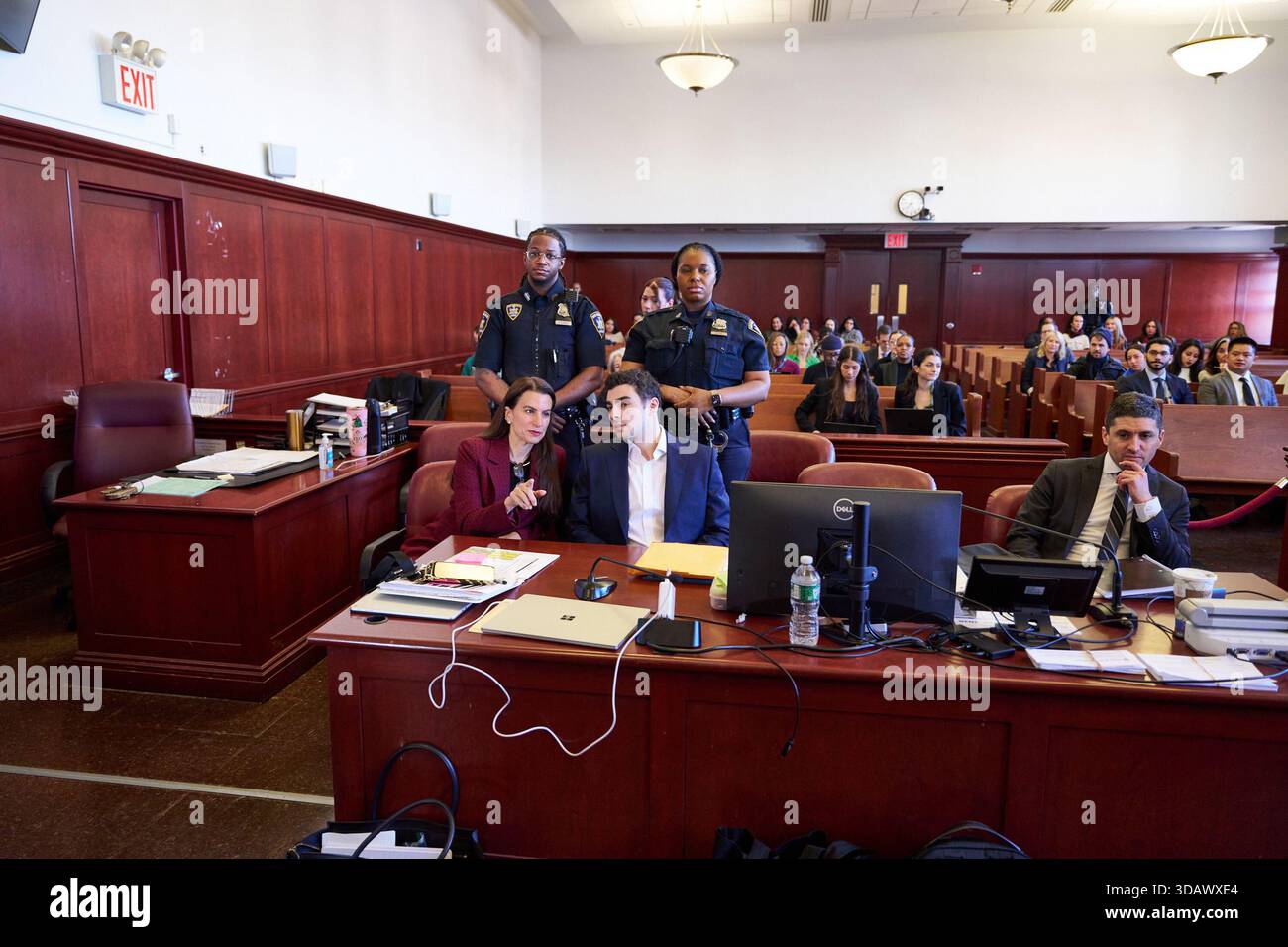 Luigi Mangione appears in Manhattan Supreme Court for a suppression ...