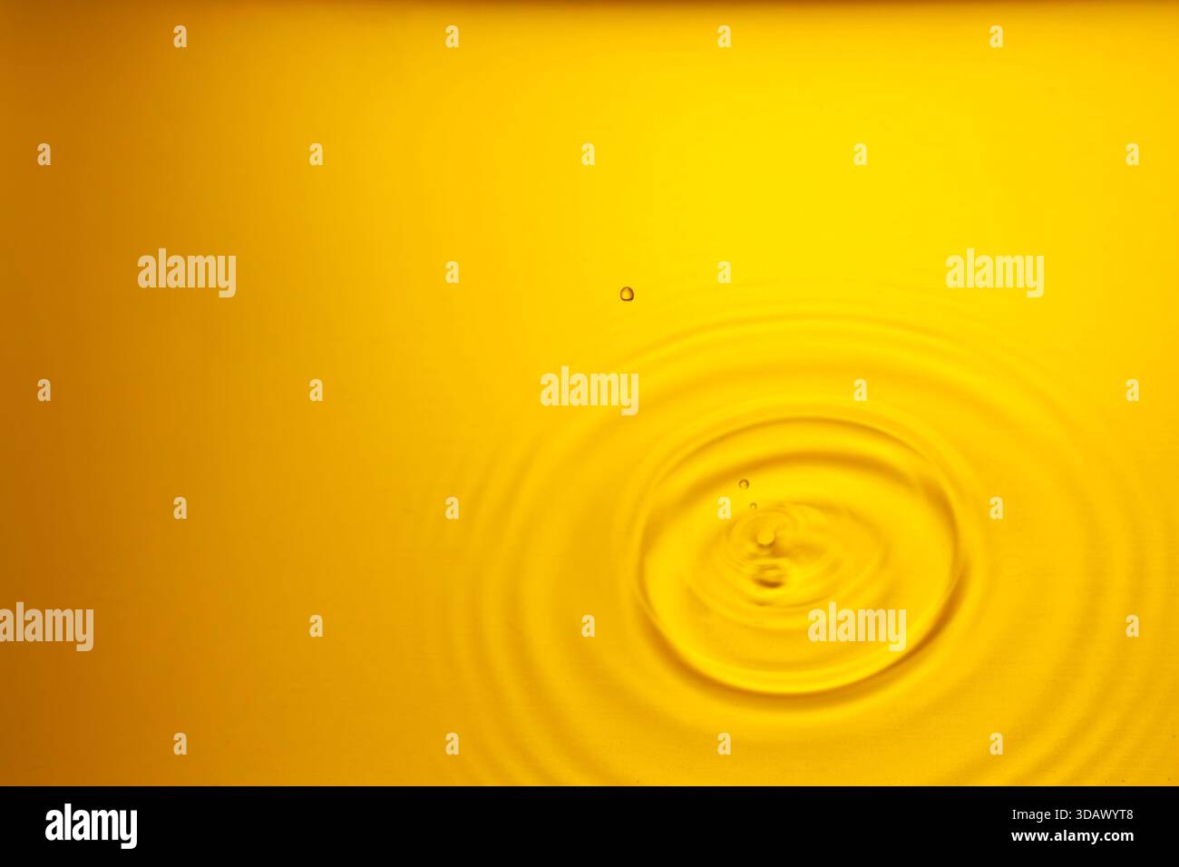 Single drop of oil hitting a larger body of oil Stock Photo - Alamy