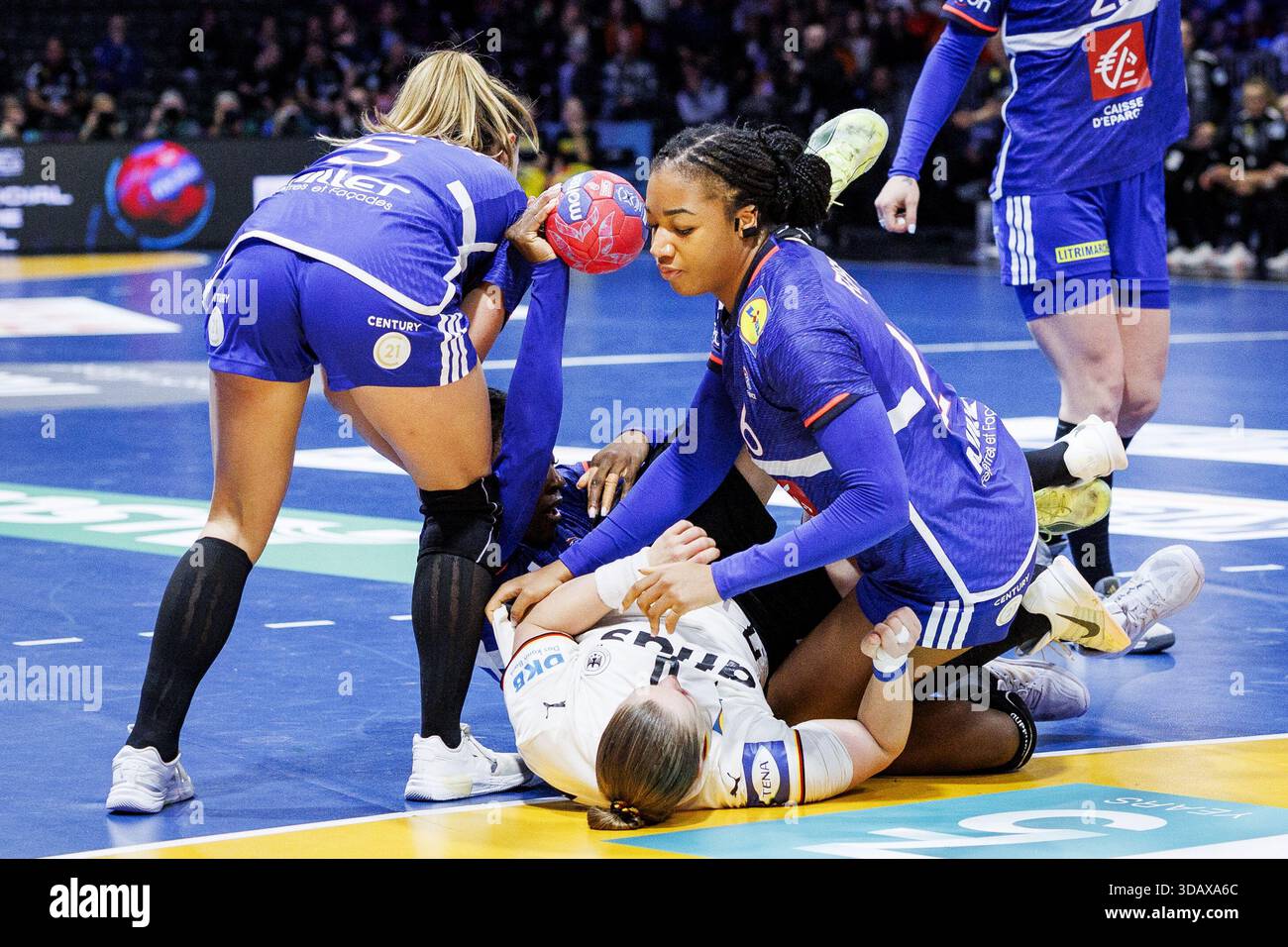ROTTERDAM - Clarisse Mairot (FRA), Lisa Antl (GER), and Pauletta Foppa ...