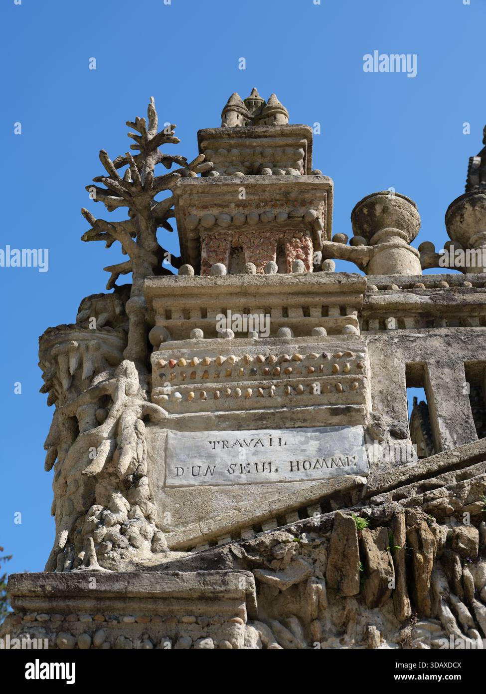 Le Palais Idéal: Ferdinand Cheval’s Architectural Masterpiece of Naive ...