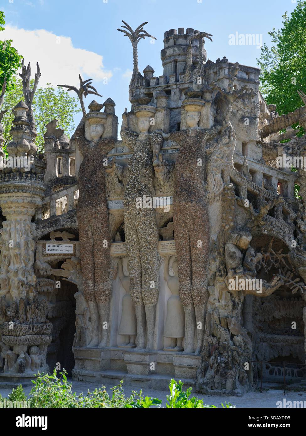 Le Palais Idéal: Ferdinand Cheval’s Architectural Masterpiece of Naive ...