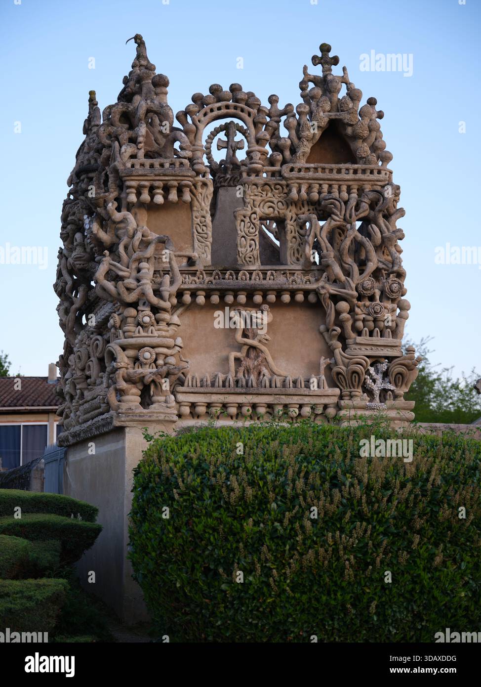 Le Palais Idéal: Ferdinand Cheval’s Architectural Masterpiece of Naive ...