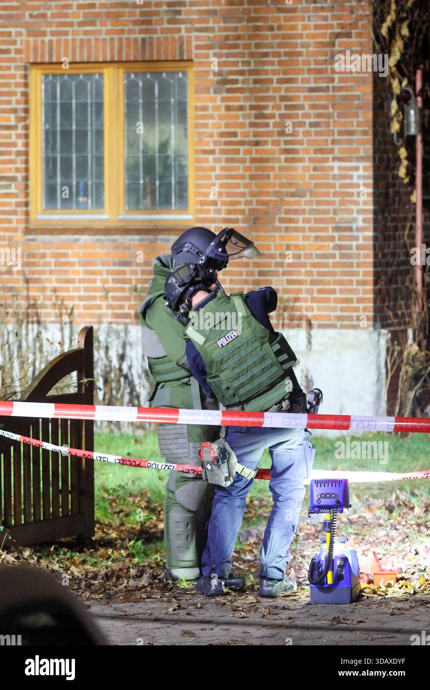 12 December 2025, Hamburg: Hamburg police defusers stand in front of a ...