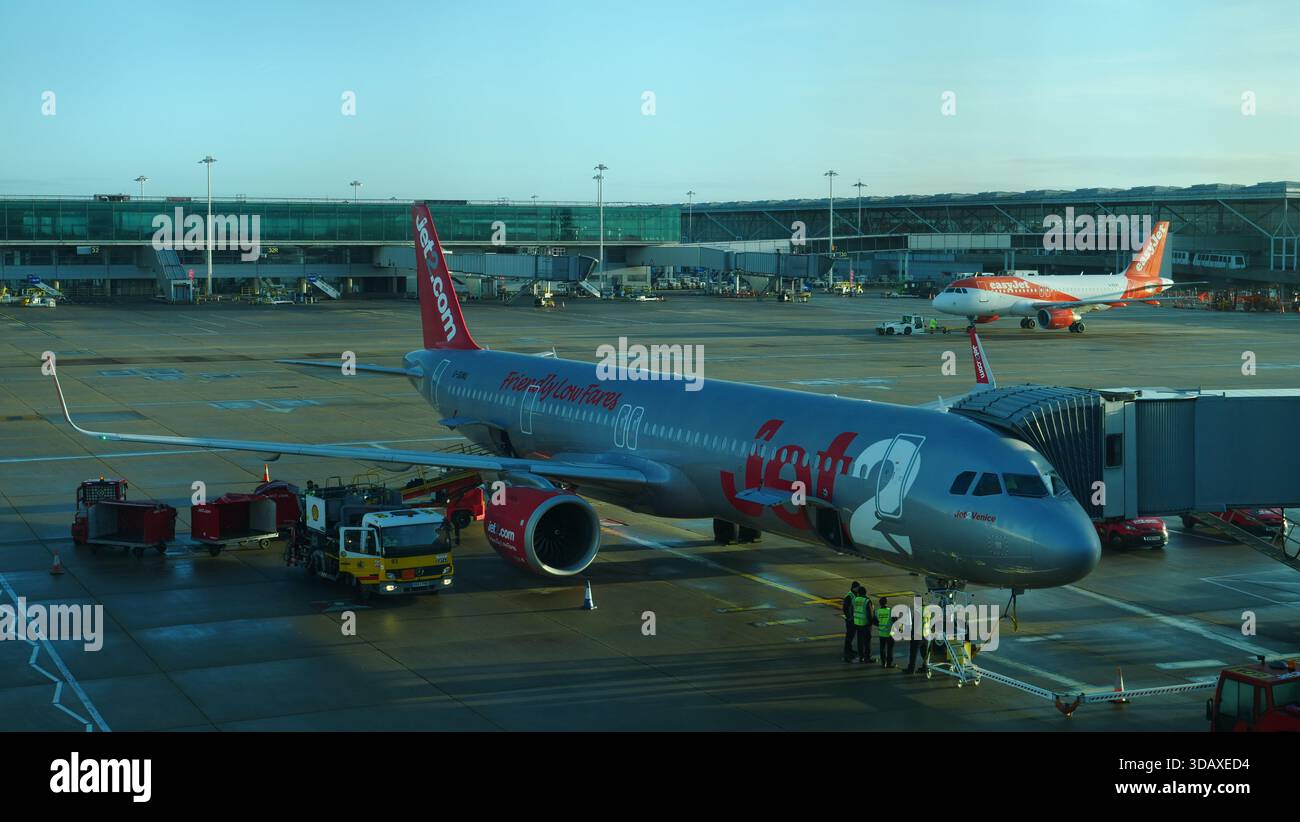 Jet2 airlines a321 airbus hi-res stock photography and images - Alamy