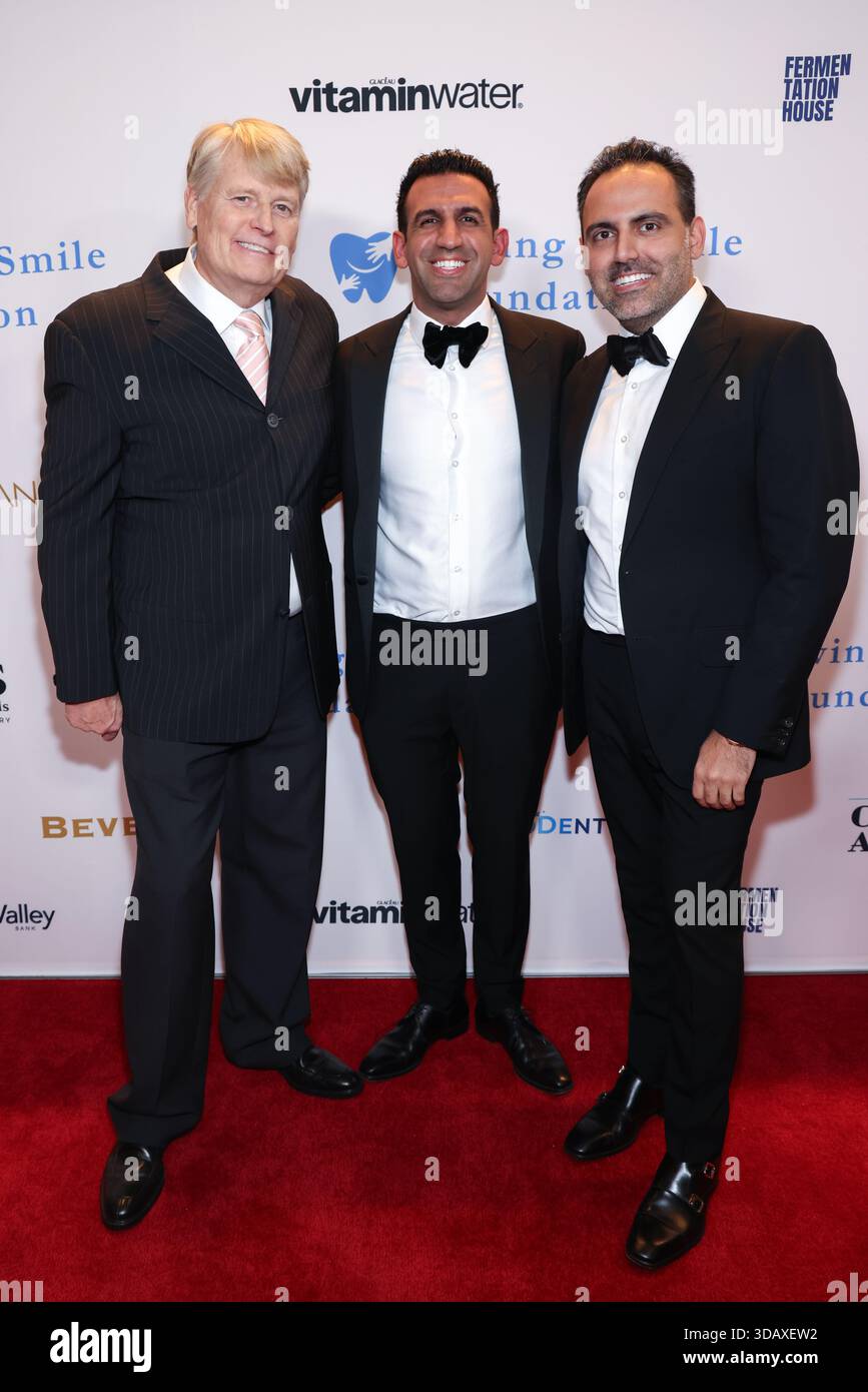 Beverly Hills, California, USA. 11th December, 2025. Joe Simpson and Dr ...