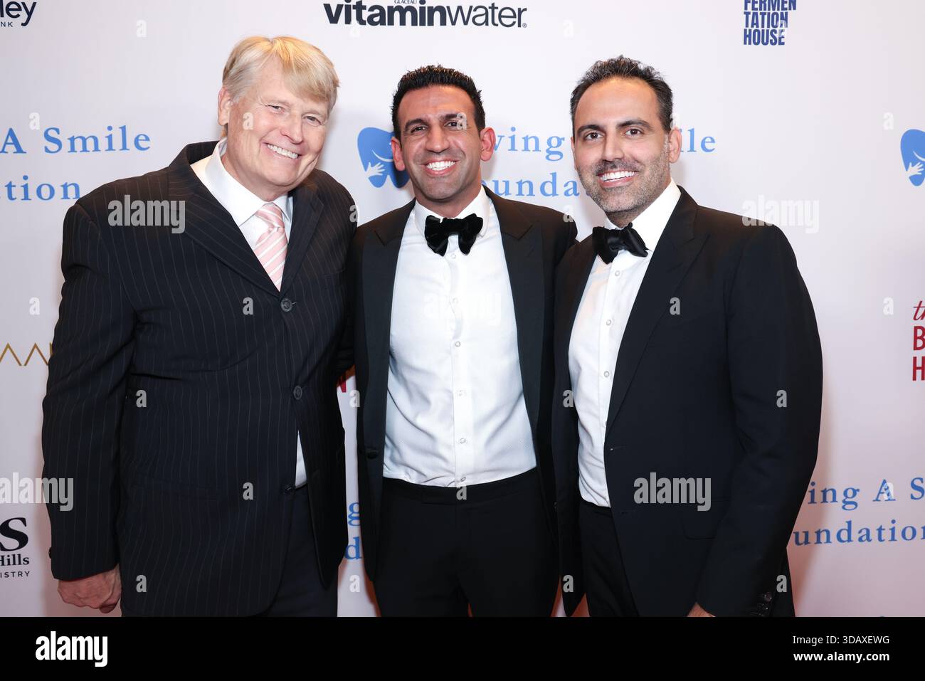 Beverly Hills, California, USA. 11th December, 2025. Joe Simpson and Dr ...