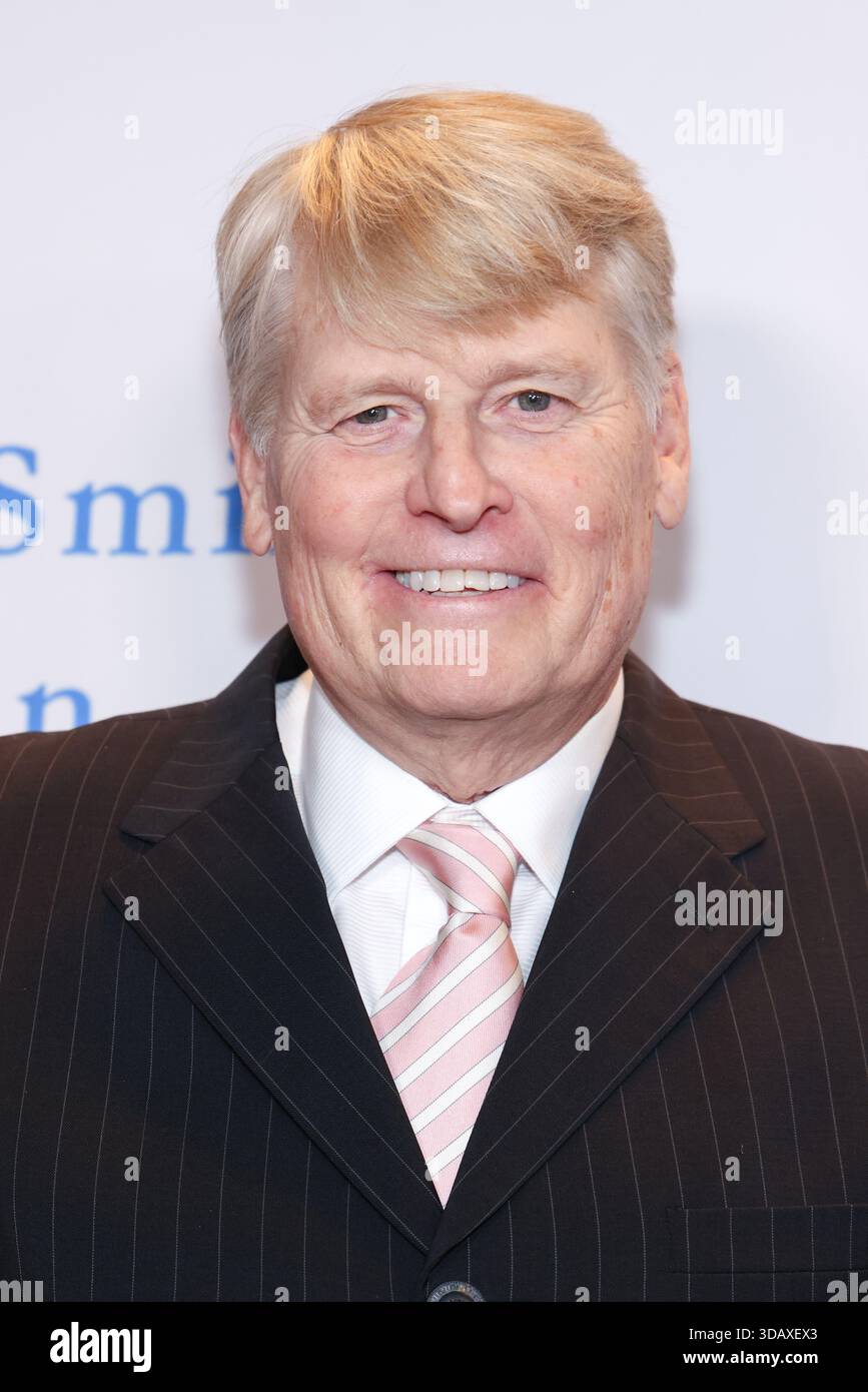 Beverly Hills, California, USA. 11th December, 2025. Joe Simpson and Dr ...