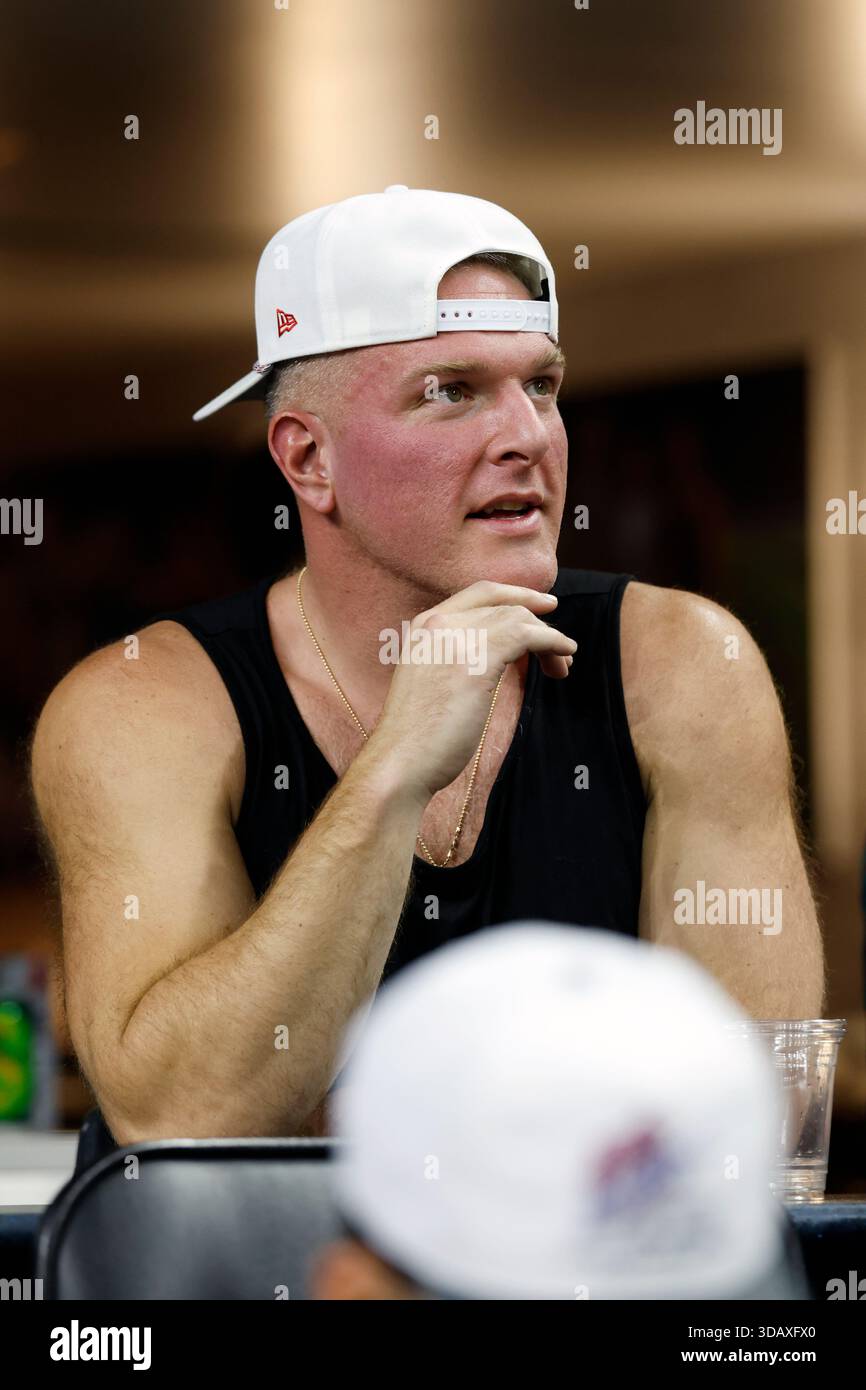 INDIANAPOLIS, IN - DECEMBER 06: ESPN analyst and talk show host Pat ...