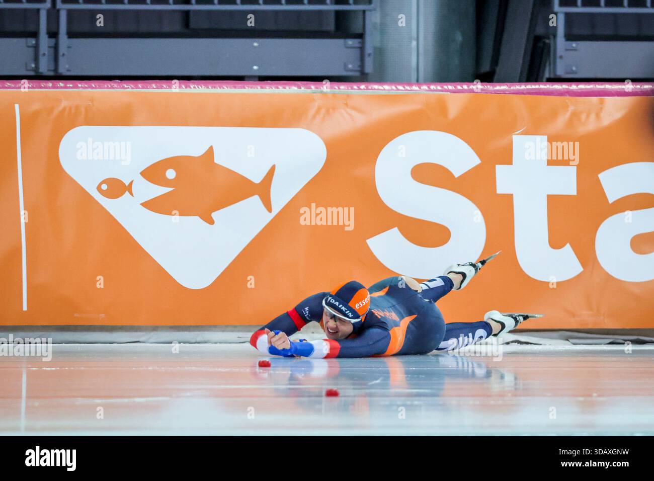 Hamar 20251212. Suzanne Schulting from the Netherlands falls below 500 ...