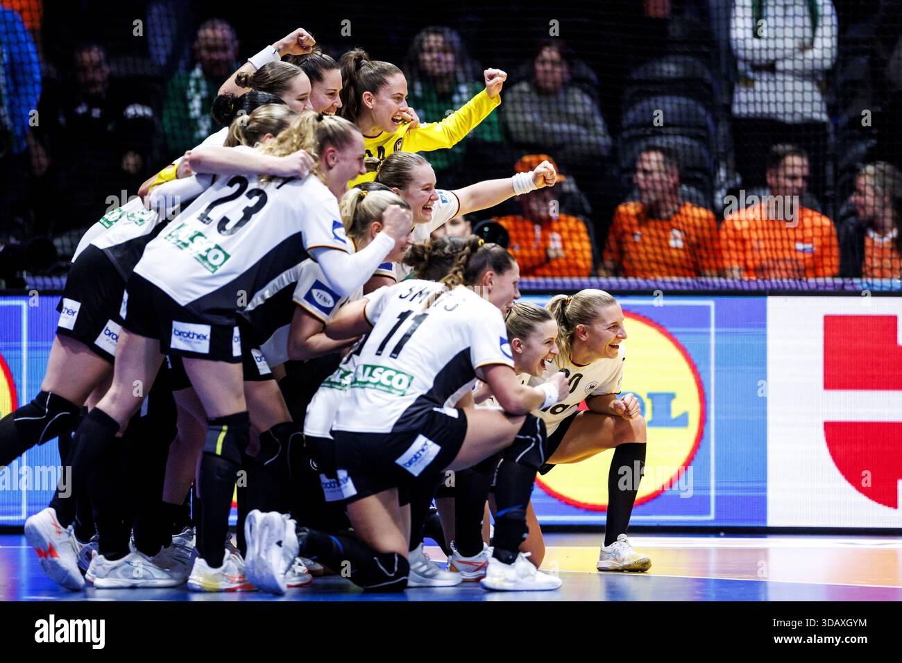 ROTTERDAM - German players celebrate their victory after Germany's ...