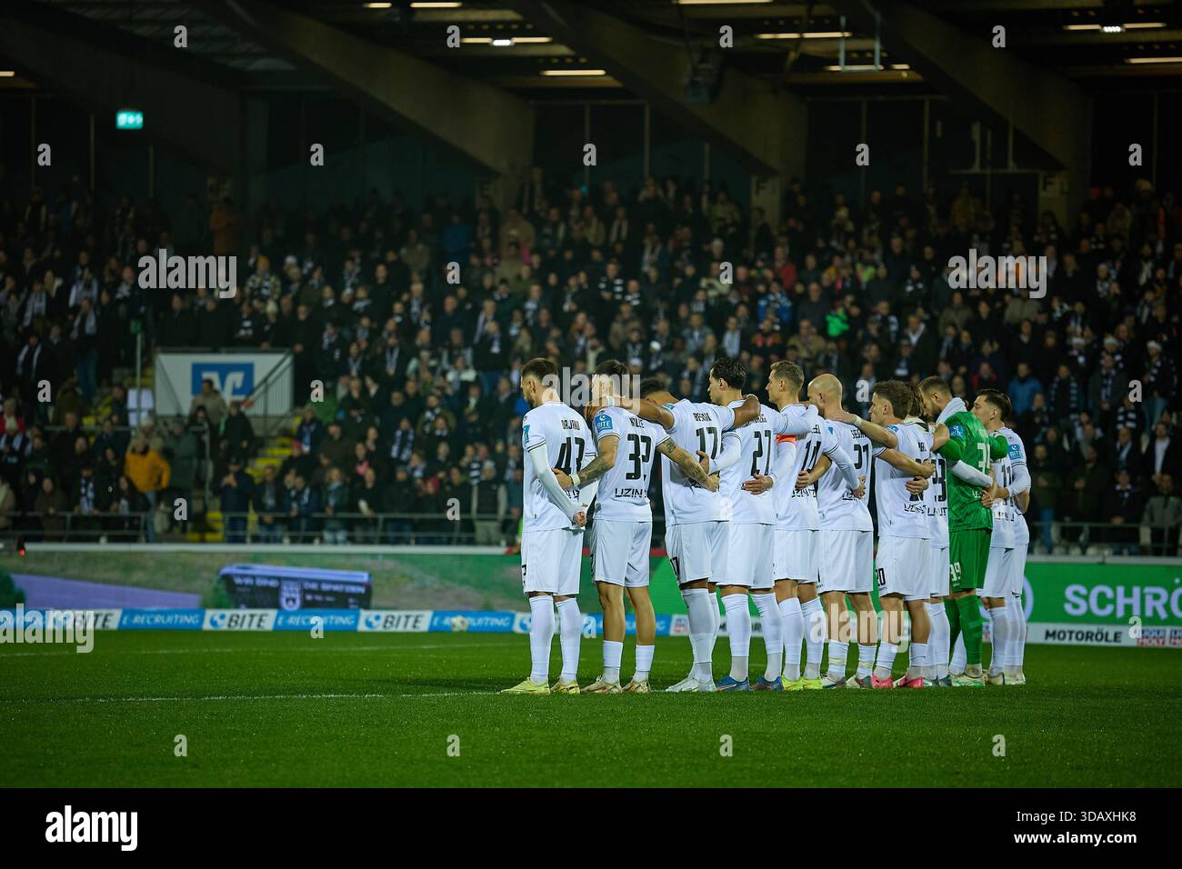 Schweigeminute fuer die verstorbene Annette Schnalzger, Team SSV Ulm ...