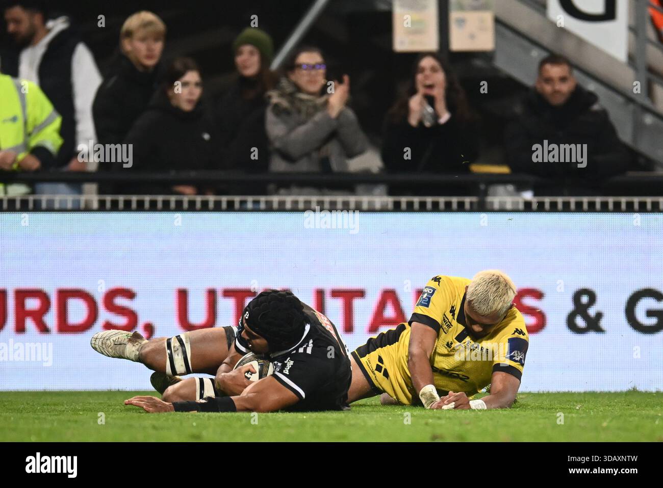 Samuel Maximin of Brive and James Daniel Ah Hing of Carcassonne during ...