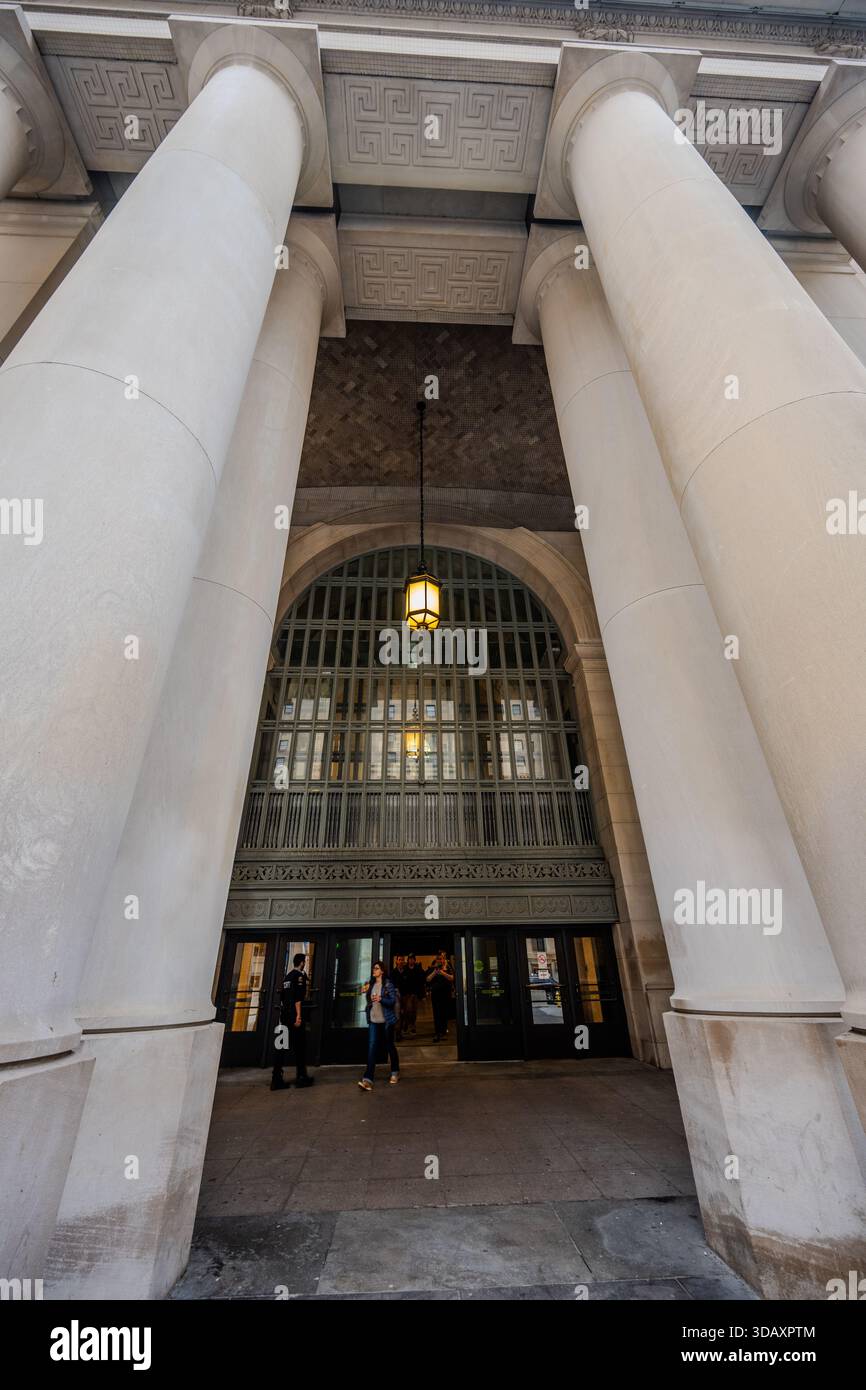 Tall classical columns frame hi-res stock photography and images - Alamy