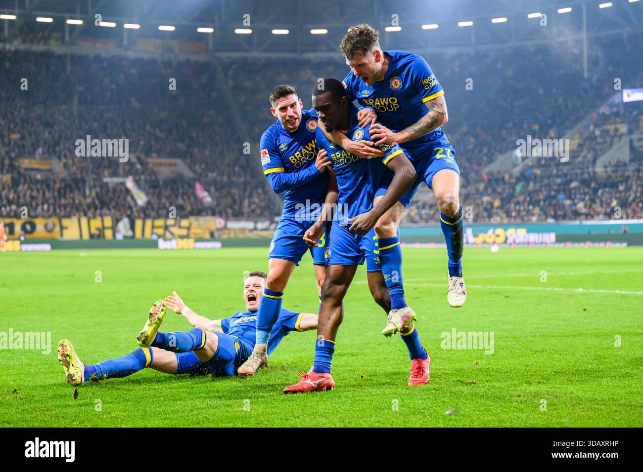 12 December 2025, Saxony, Dresden: Soccer: Bundesliga 2, SG Dynamo ...