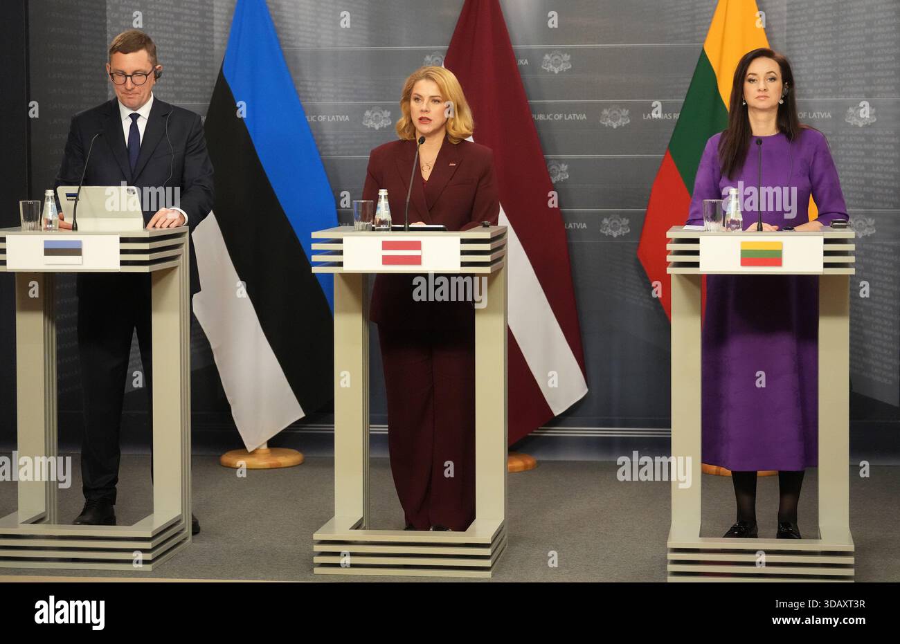 (251212) -- RIGA, Dec. 12, 2025 (Xinhua) -- Estonian Prime Minister ...