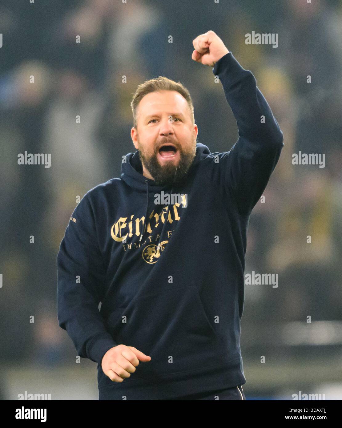 Dresden, Germany. 12th Dec, 2025. Soccer: 2nd Bundesliga, SG Dynamo ...
