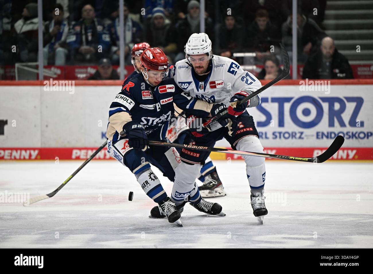 (l.r.) Boaz Bassen (Schwenninger Wild Wings) in a duel, action, with ...