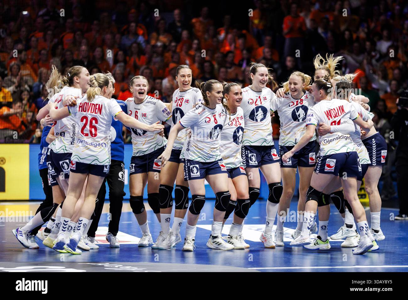 ROTTERDAM - Norwegian players celebrate the semi-final victory at the ...
