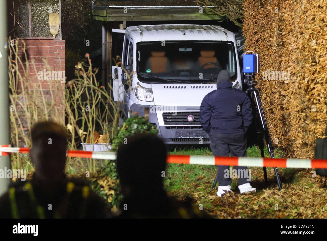 12 December 2025, Hamburg: Police investigators are on duty at a house ...