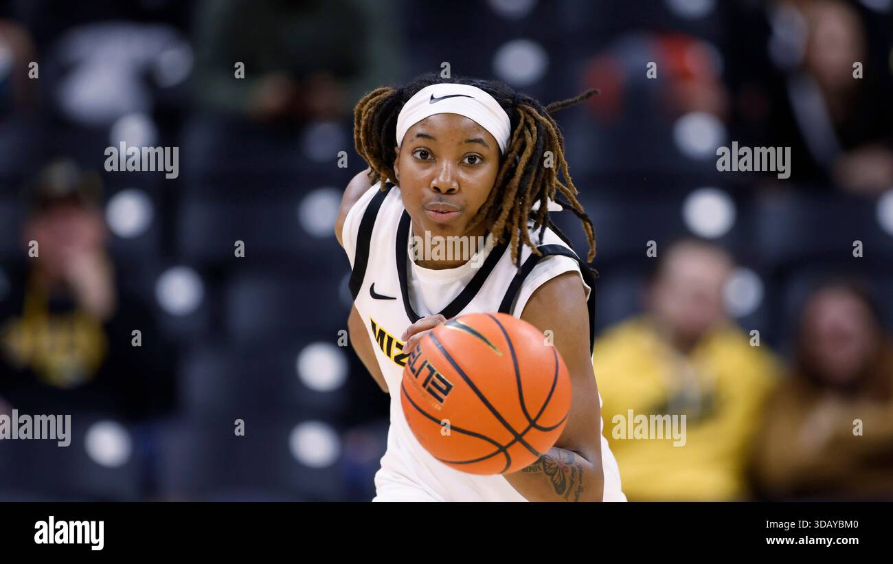 Missouri guard Lisa Thompson (4) during an NCAA college basketball game ...