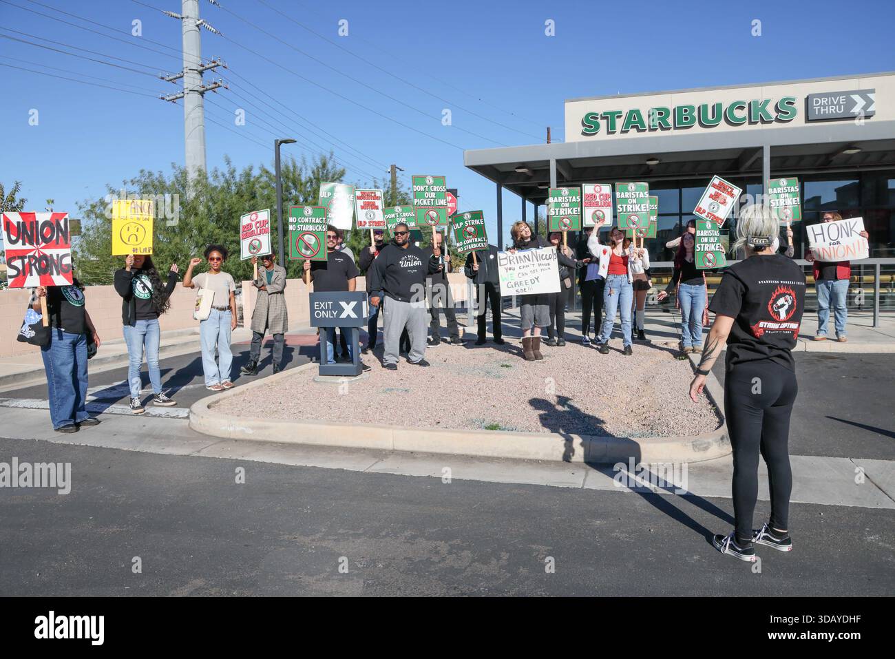 Striking union Starbucks baristas on the picket line at the Starbucks ...