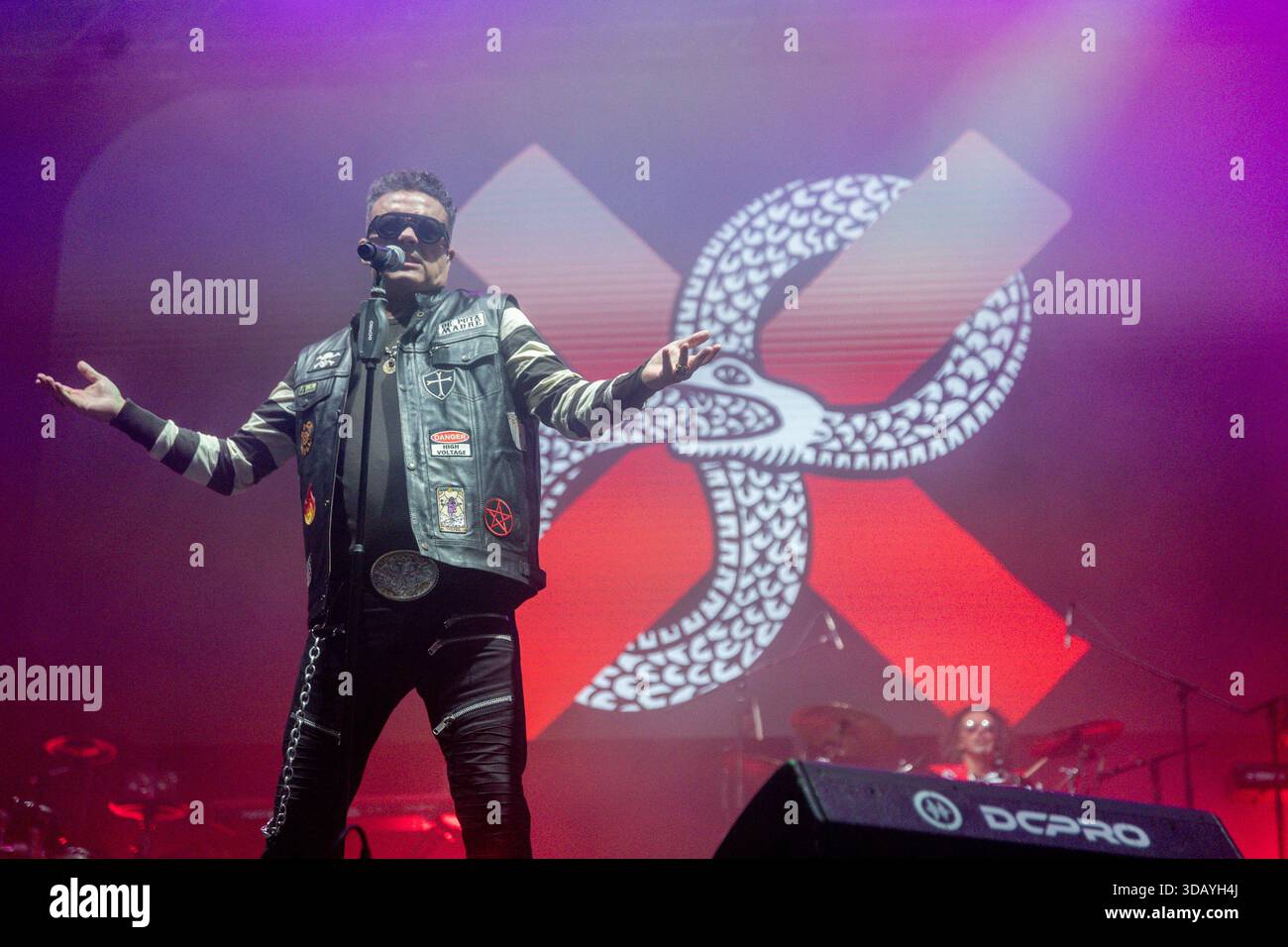 Seguridad Social during the show 'Debajo de mi Sombrero, El Festival ...