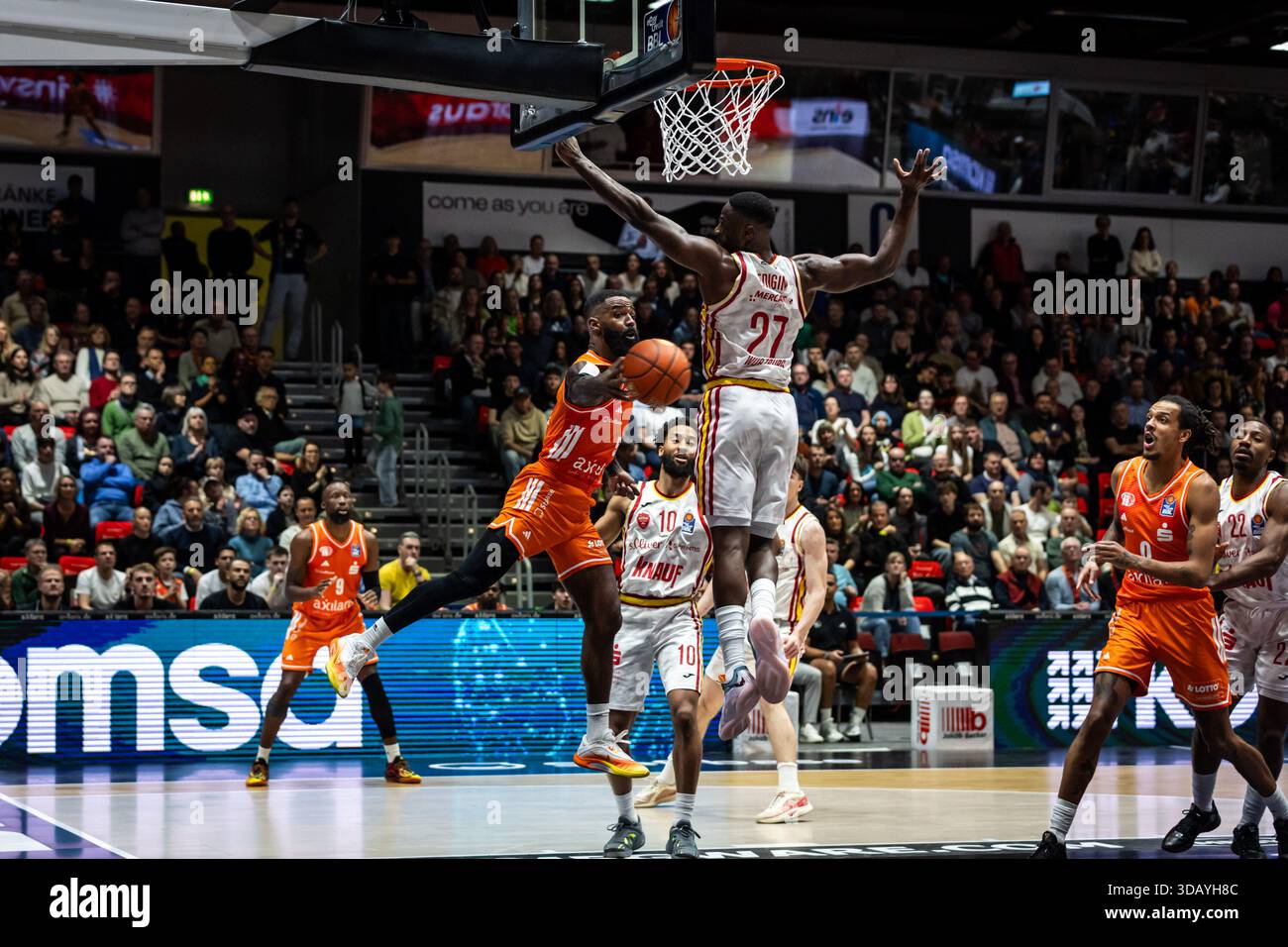 12.12.2025, Messe, Chemnitz, GER, easy-Credit Basketball League ...