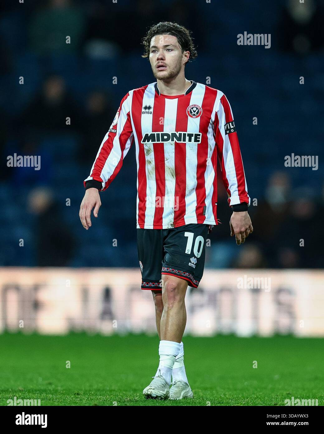 10, Callum O'Hare of Sheffield United moves position during the Sky Bet ...