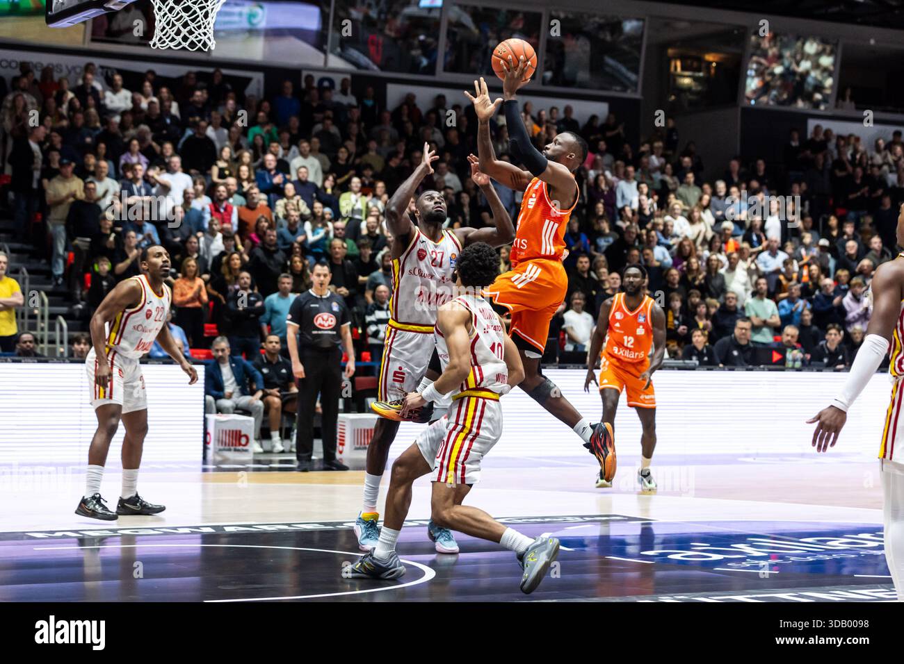 12.12.2025, Trade Fair, Chemnitz, GER, easy-Credit Basketball League ...