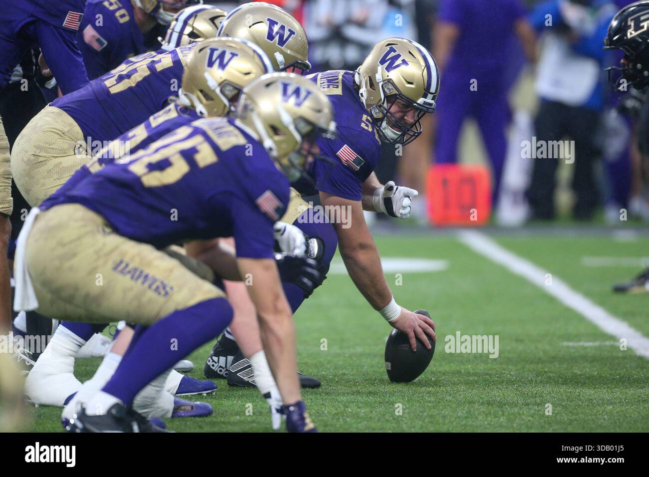 SEATTLE, WA - NOVEMBER 15: Washington offensive lineman lineup at the ...