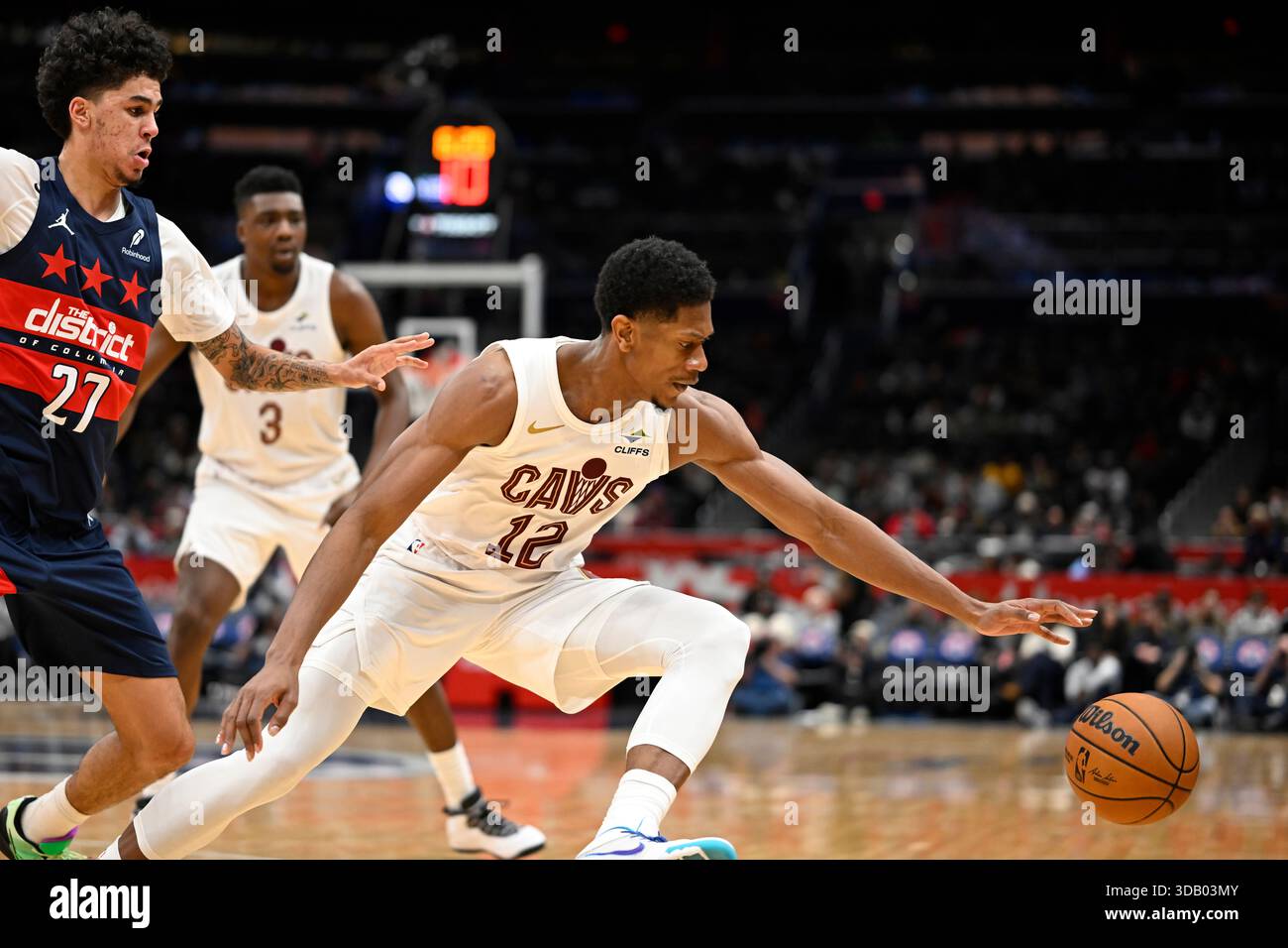 Cleveland Cavaliers forward De'Andre Hunter, right, reaches for the ...