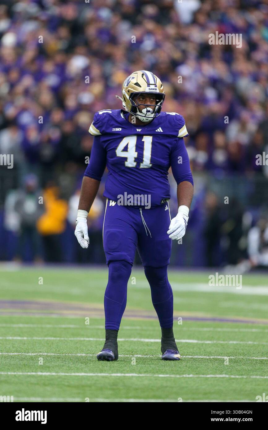 SEATTLE, WA - NOVEMBER 29: Washington's (EDGE) #41 Deshawn Lynch during ...