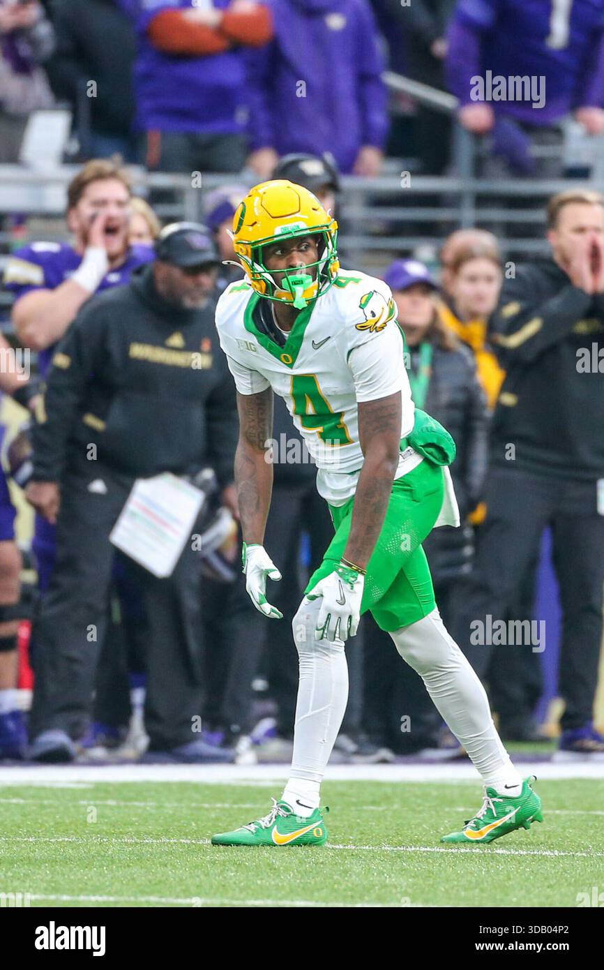 SEATTLE, WA - NOVEMBER 29: Oregon (WR) #4 Malik Benson the college ...