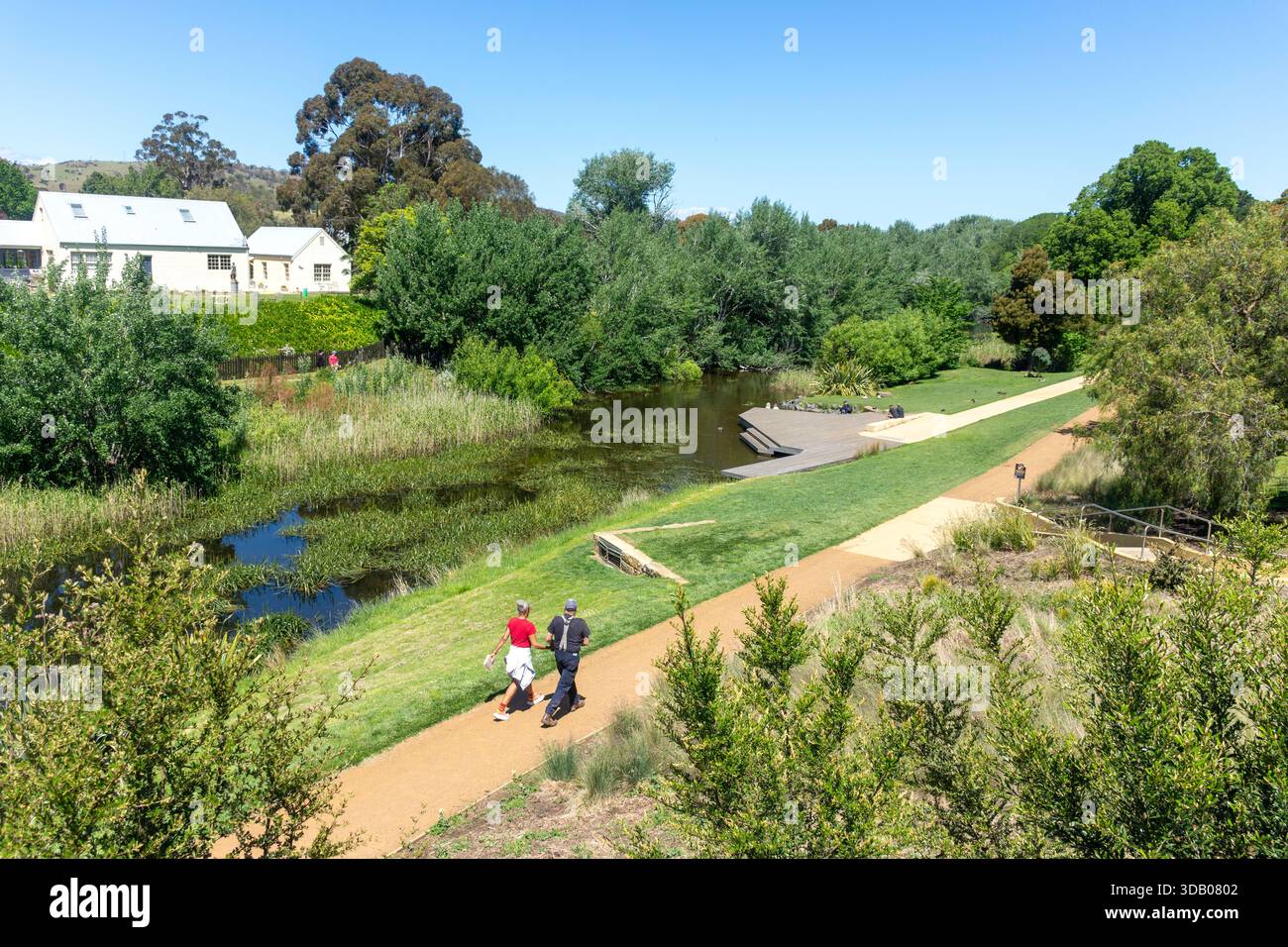 Richmond bridge park riverside walkway path georgian architectur hi-res ...