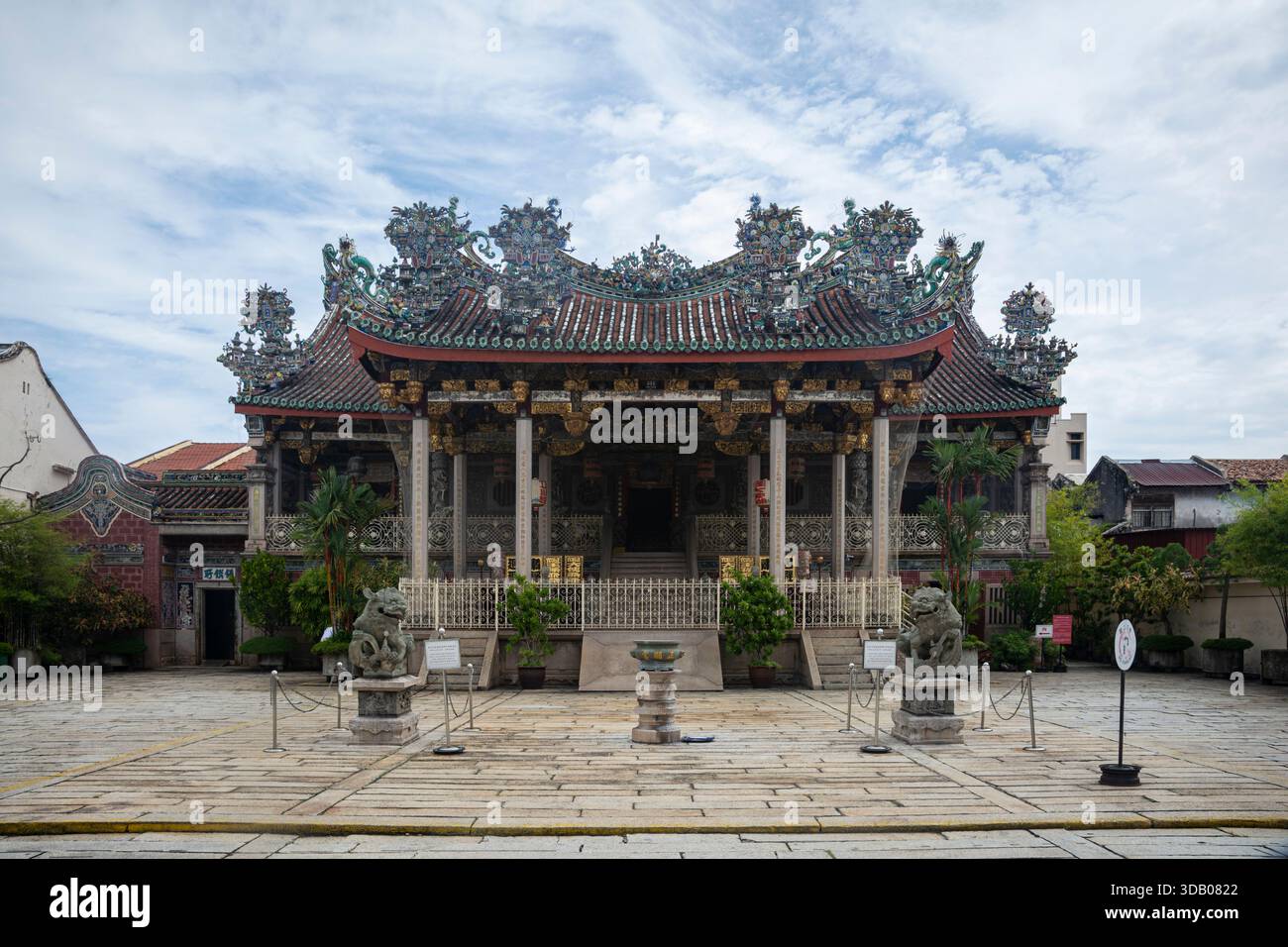 Colorful ornate clan temple hi-res stock photography and images - Alamy