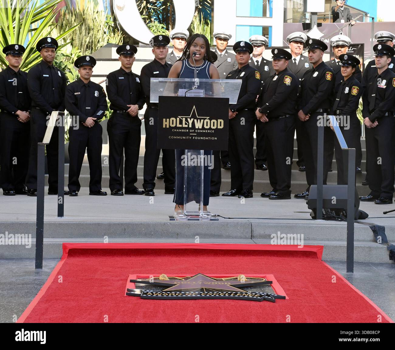 Los Angeles, United States. 12th Dec, 2025. Eniola Taiwo (C ...