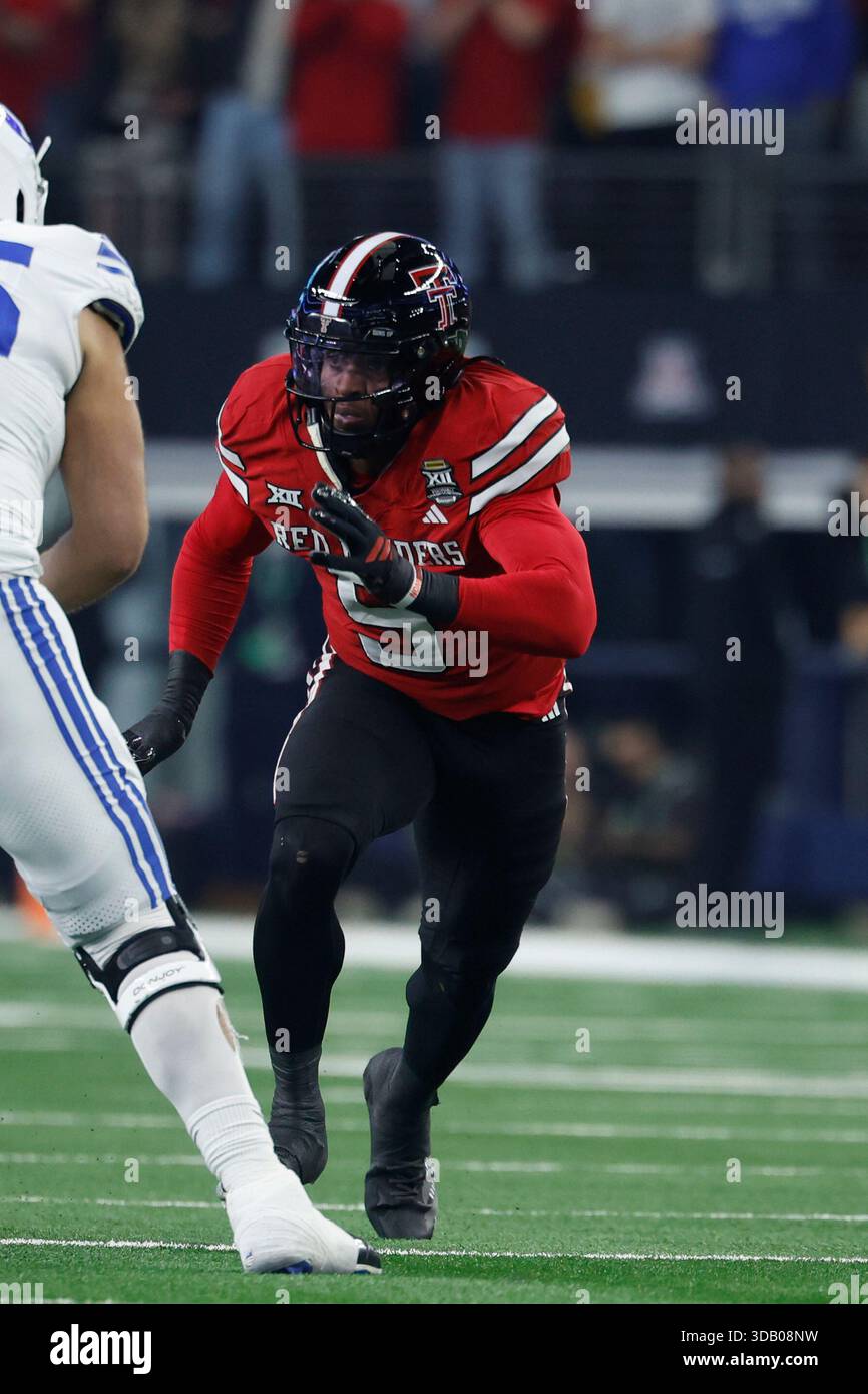 Texas Tech linebacker Romello Height (9) rushes during the NCAA Big 12 ...