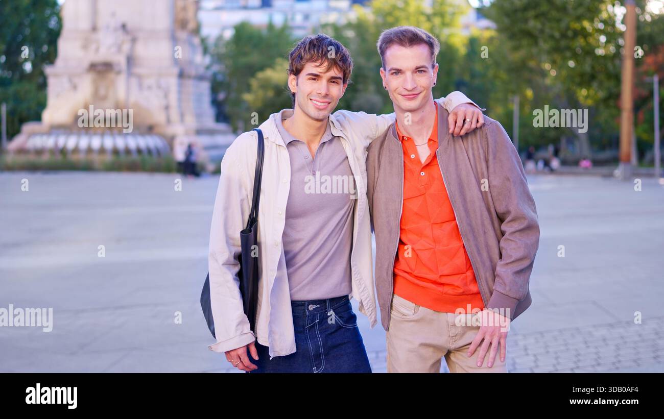 Gay couple embracing showing hi-res stock photography and images - Alamy