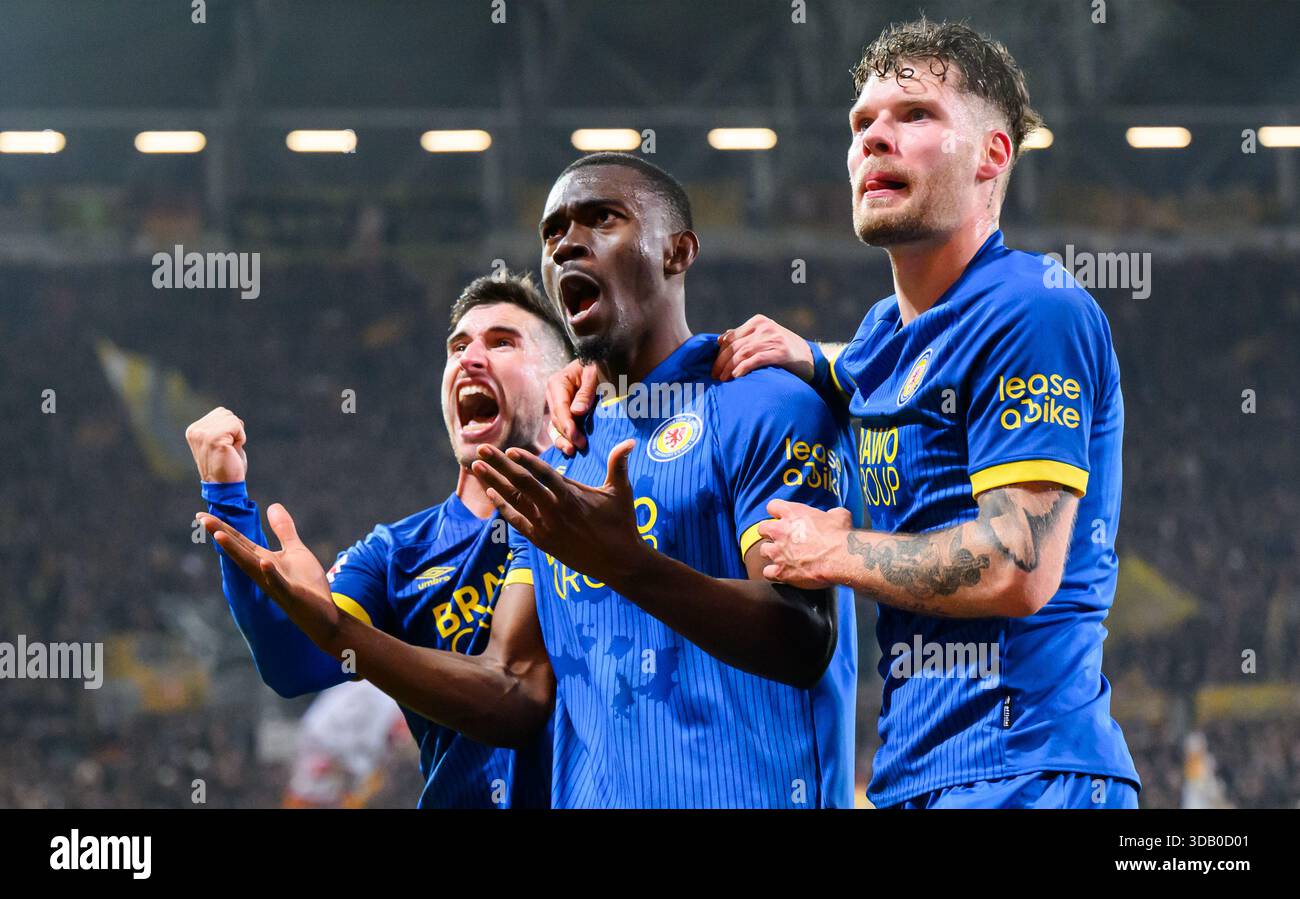 12 December 2025, Saxony, Dresden: Soccer: 2nd Bundesliga, SG Dynamo ...