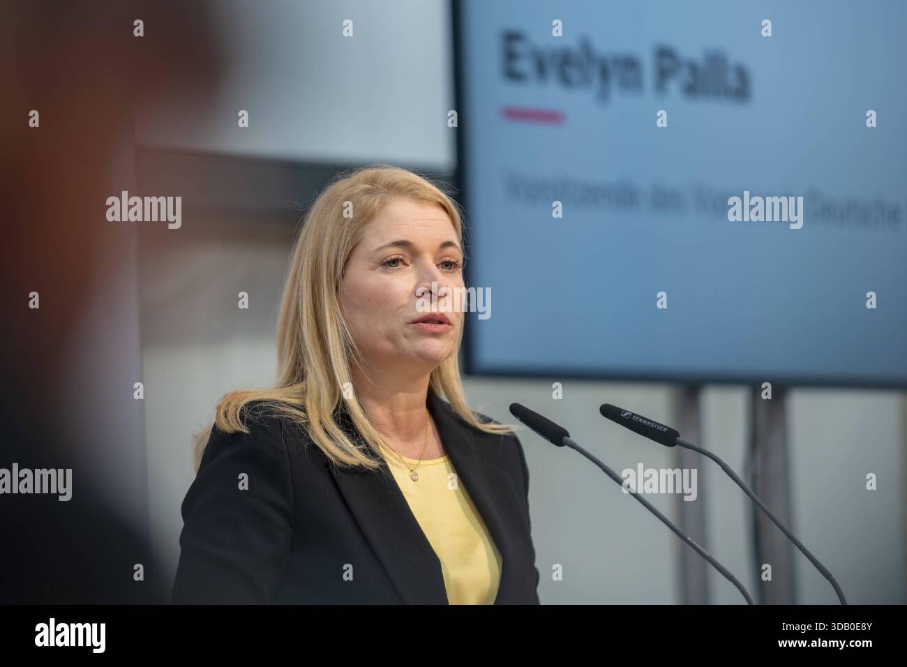 Inbetriebnahme der Ahrtalbahn Pressetermin in Altenahr - 12.12.2025 ...