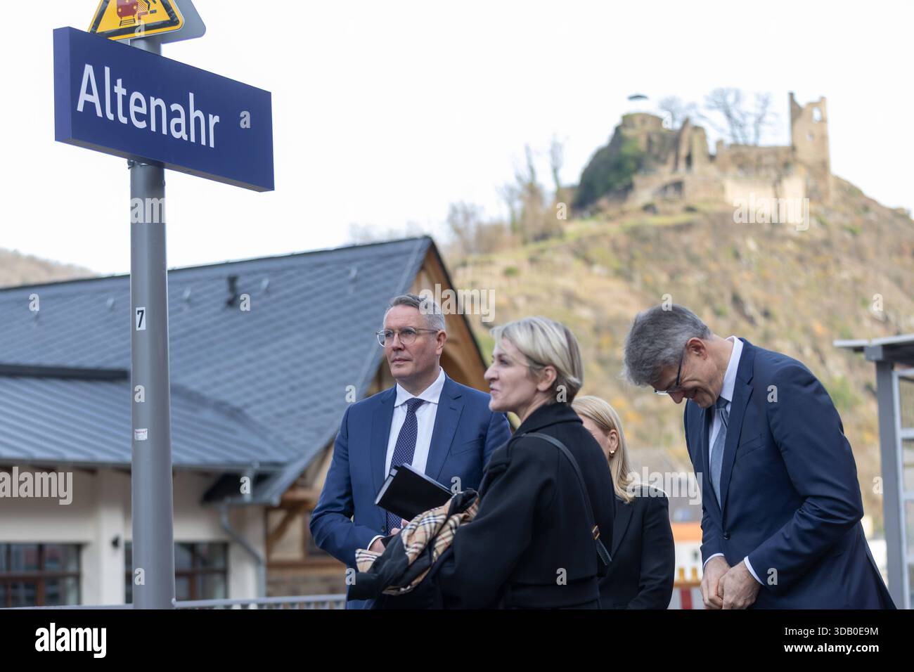 Inbetriebnahme der Ahrtalbahn Pressetermin in Altenahr - 12.12.2025 ...