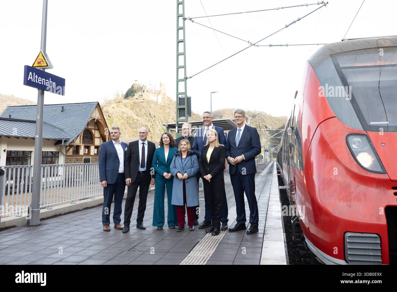Inbetriebnahme der Ahrtalbahn Pressetermin in Altenahr - 12.12.2025 ...