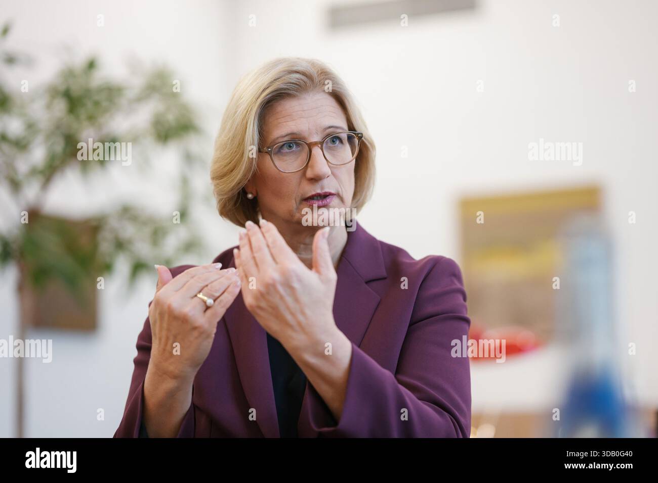 PRODUCTION - 12 December 2025, Saarland, Saarbrücken: Anke Rehlinger ...