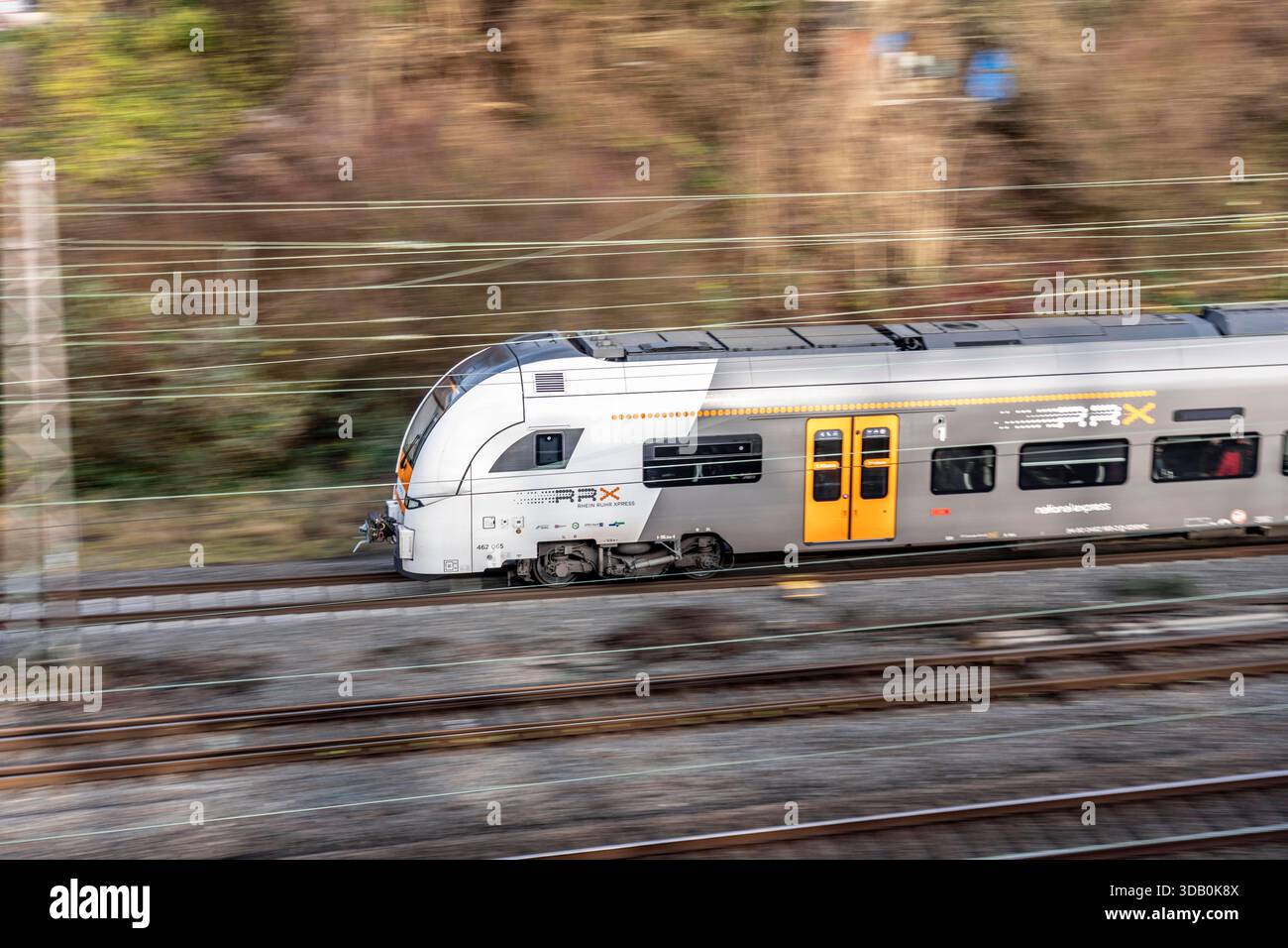RRX, Rhein-Ruhr-Express, Regionalverkehr, auf der Strecke östlich, vor ...