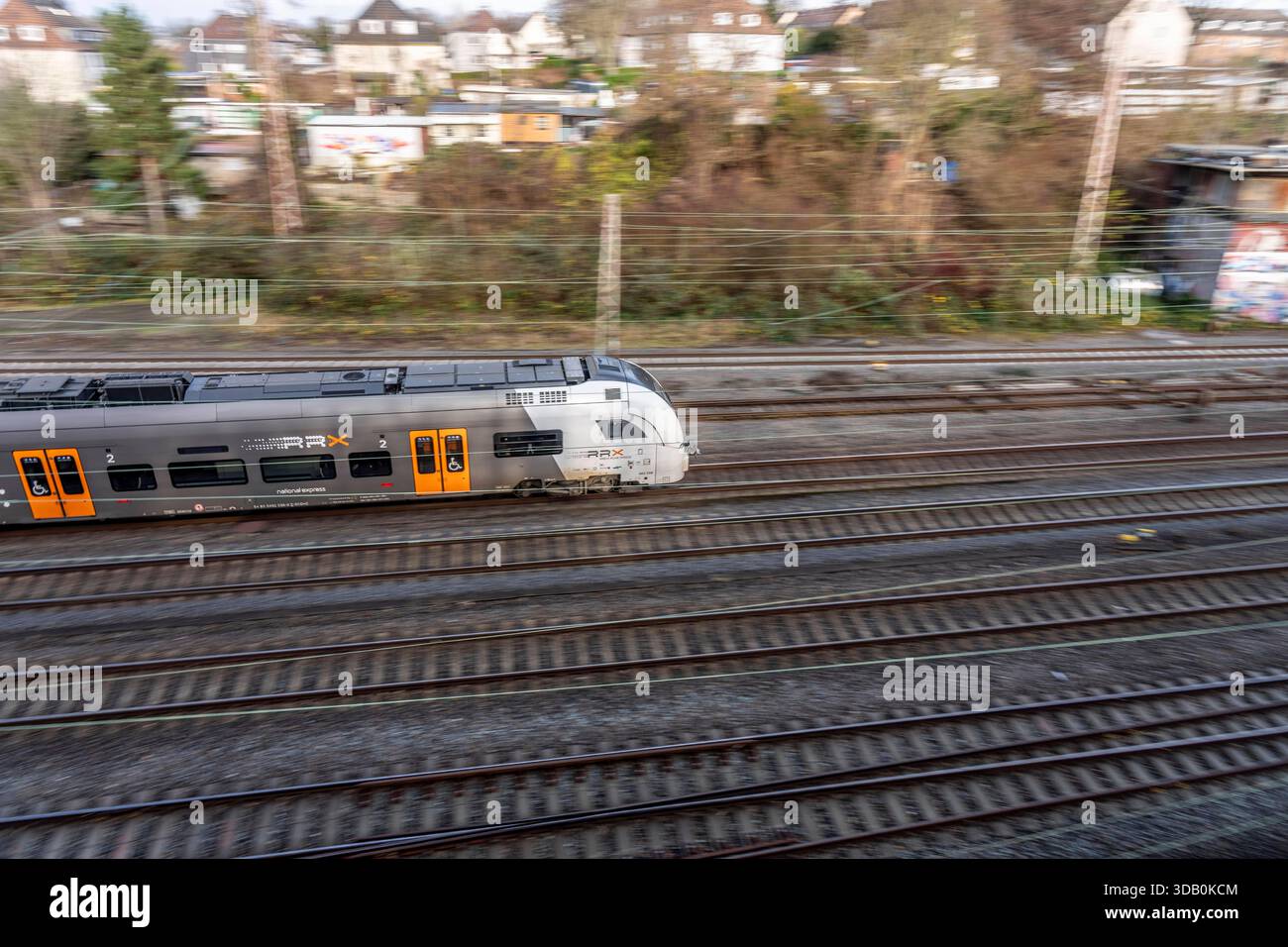 RRX, Rhein-Ruhr-Express, Regionalverkehr, auf der Strecke östlich, vor ...