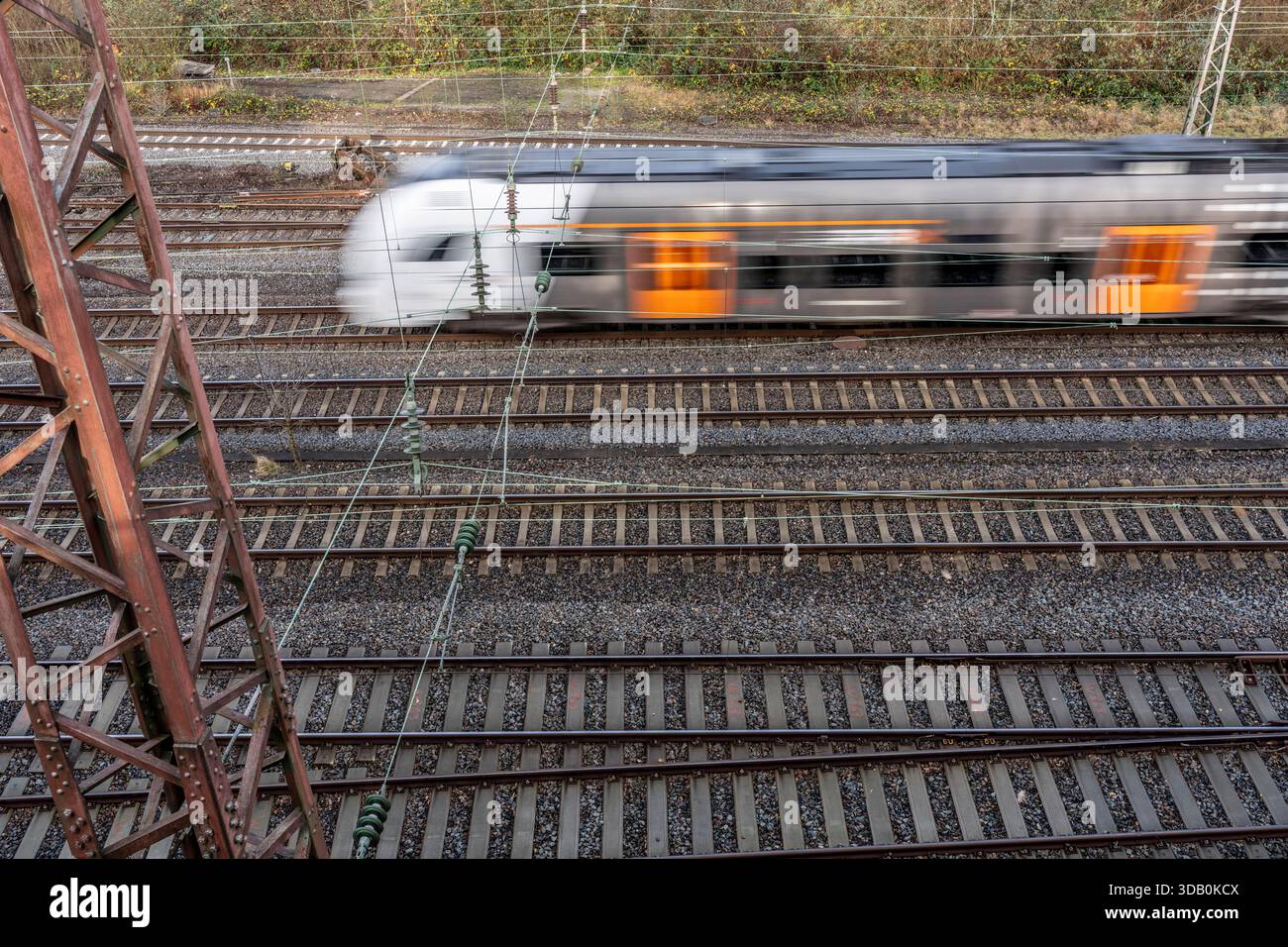 RRX, Rhein-Ruhr-Express, Regionalverkehr, auf der Strecke östlich, vor ...