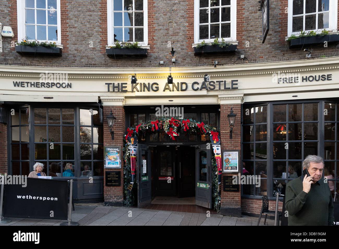 Windsor, UK. 10th December, 2025. The Wetherspoons King and Castle pub ...