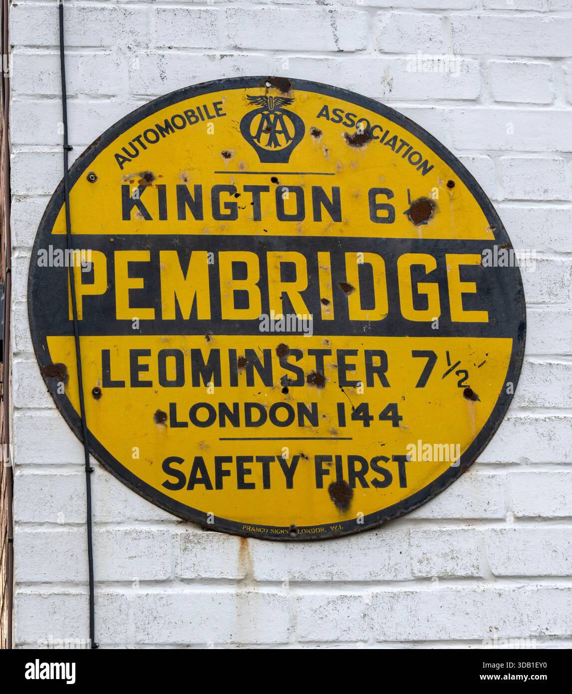 Vintage aa signs hi-res stock photography and images - Alamy