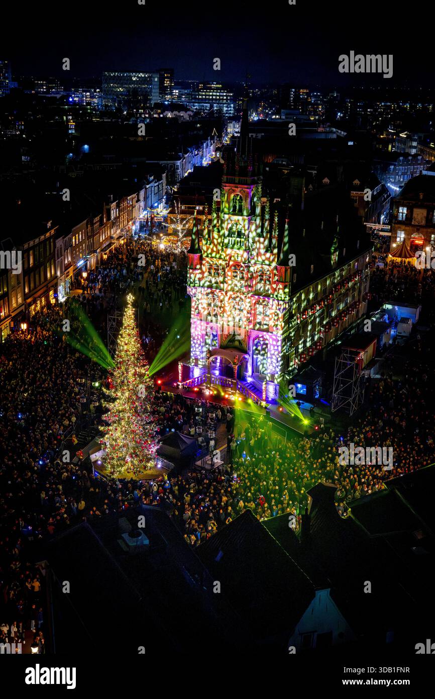 GOUDA - The 70th anniversary of the lighting of the Christmas tree in ...